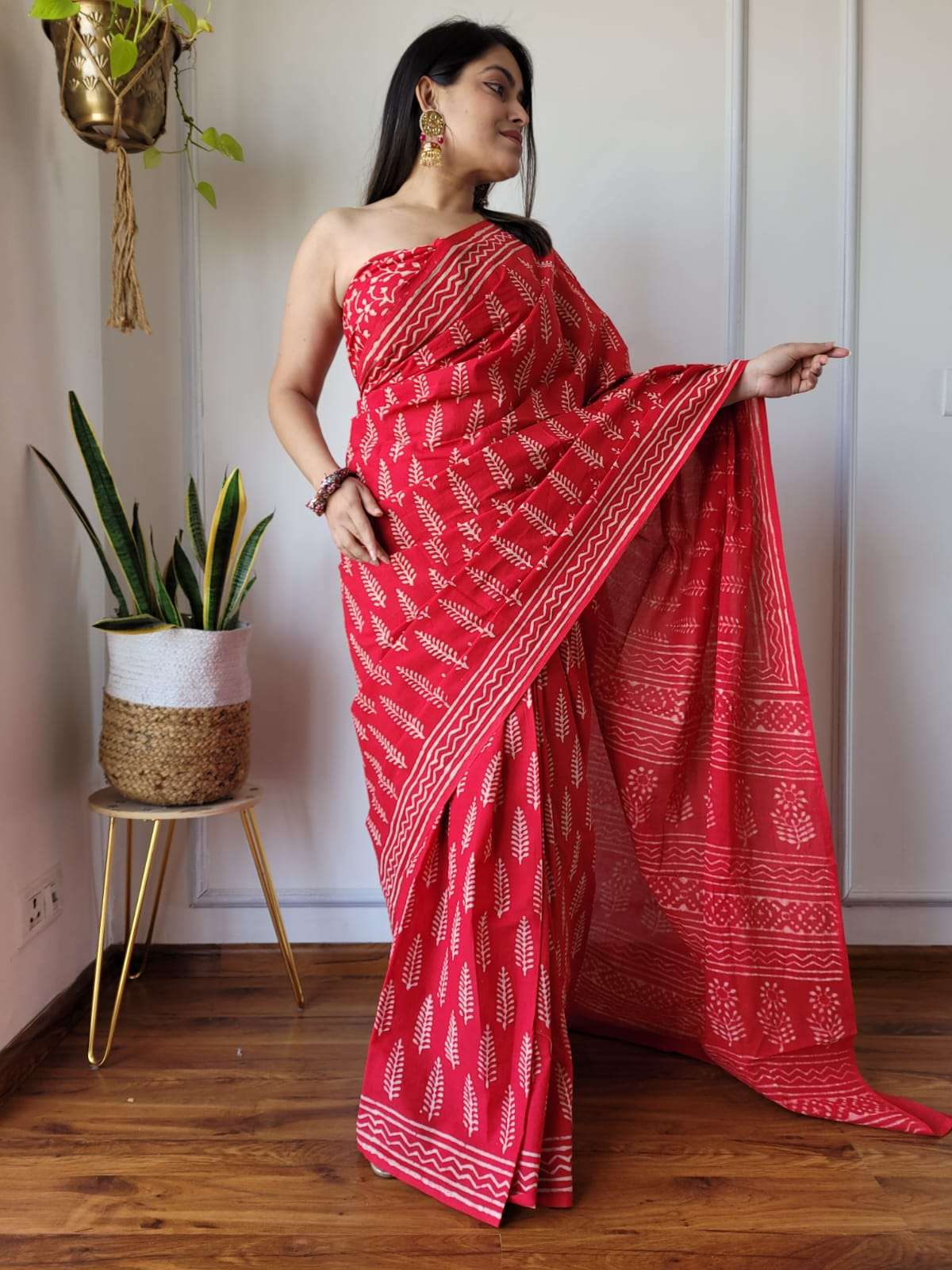 Shri Balaji Emporium 6392A Hand Block Printed Pure Cotton Mul Mul Saree
