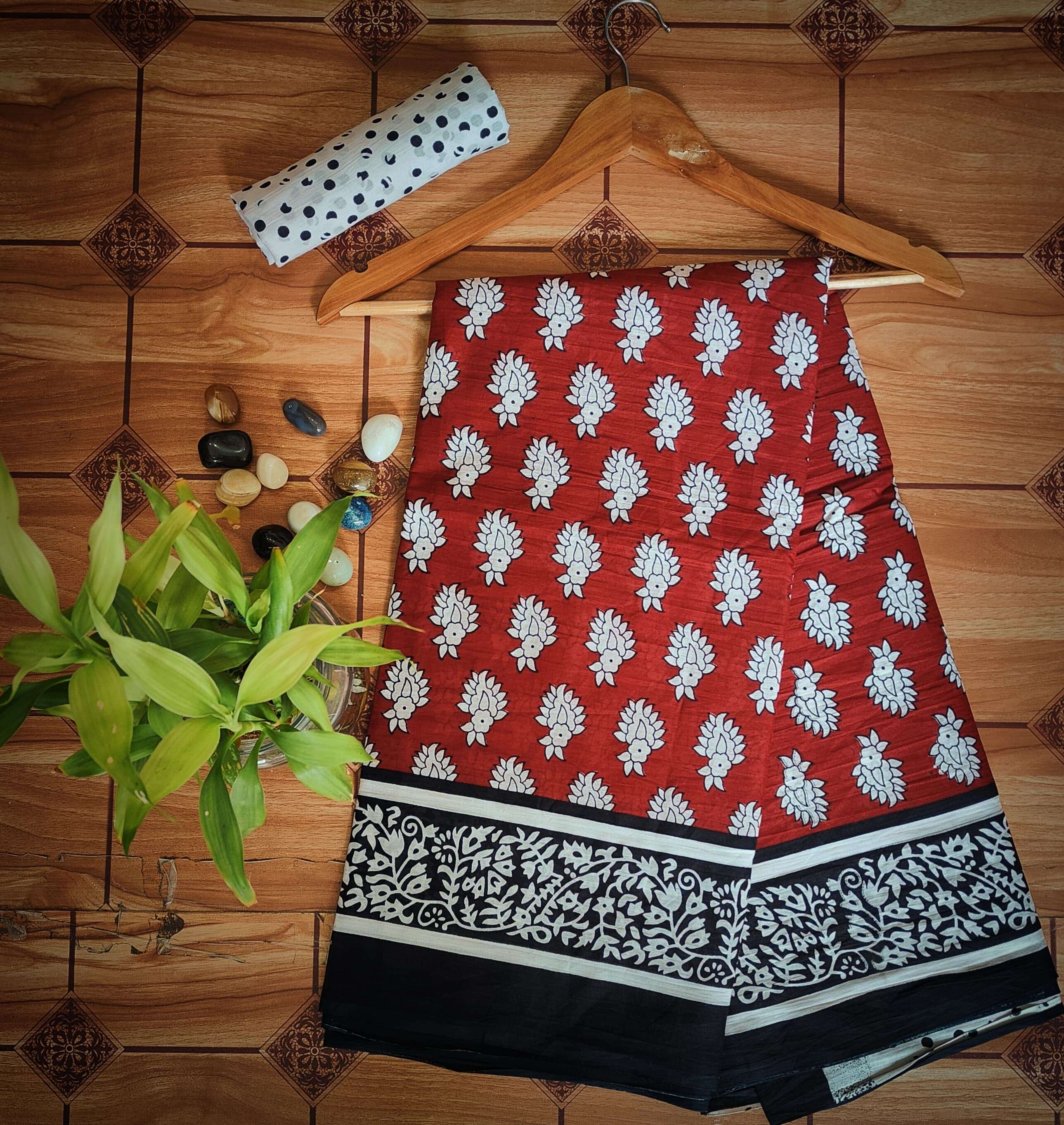 Shri Balaji Emporium 10068A Hand Block Printed Mul Mul Handloom Saree